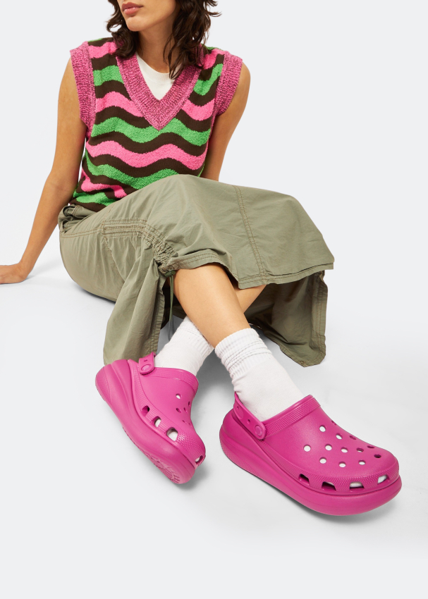 Crocs Classic Crush clogs for Women - Pink in UAE | Level Shoes