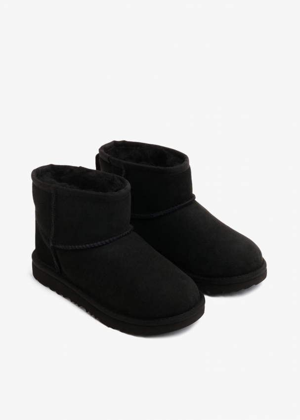 Ugg Classic II Mini boots for Unisex - Black in Kuwait | Level Shoes