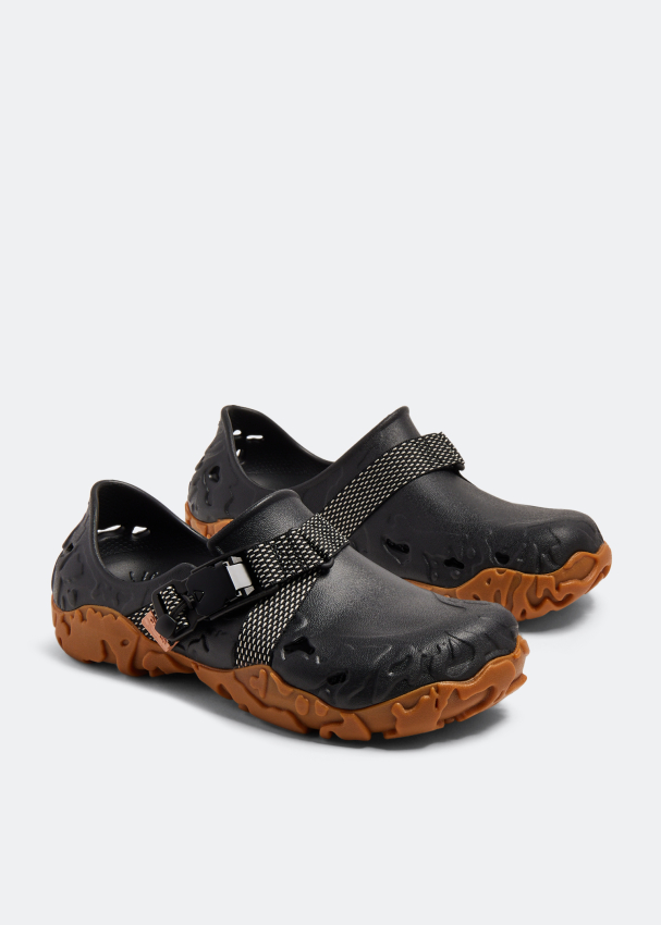 Crocs All-Terrain Atlas clogs for Men - Black in UAE | Level Shoes