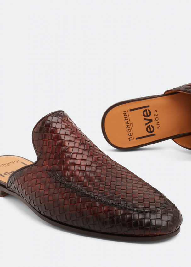 Magnanni Woven leather slippers for Men - Brown in UAE | Level Shoes