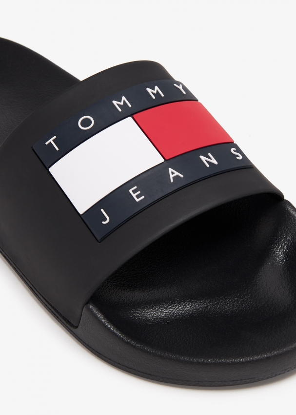 Tommy Hilfiger Essential logo pool slides for Men - Black in UAE ...