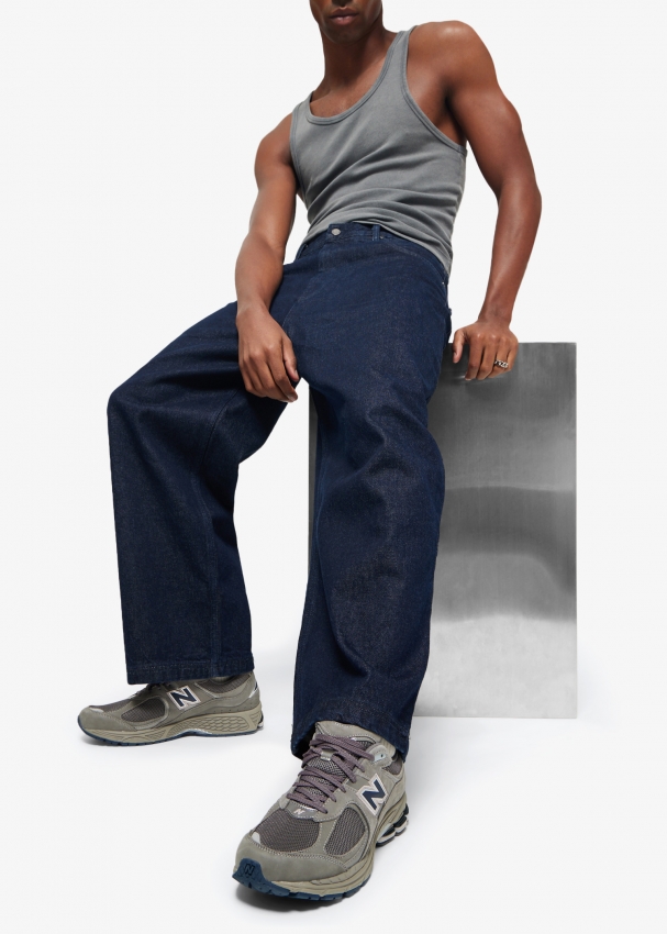 New Balance 2002R sneakers for Men - Grey in UAE | Level Shoes