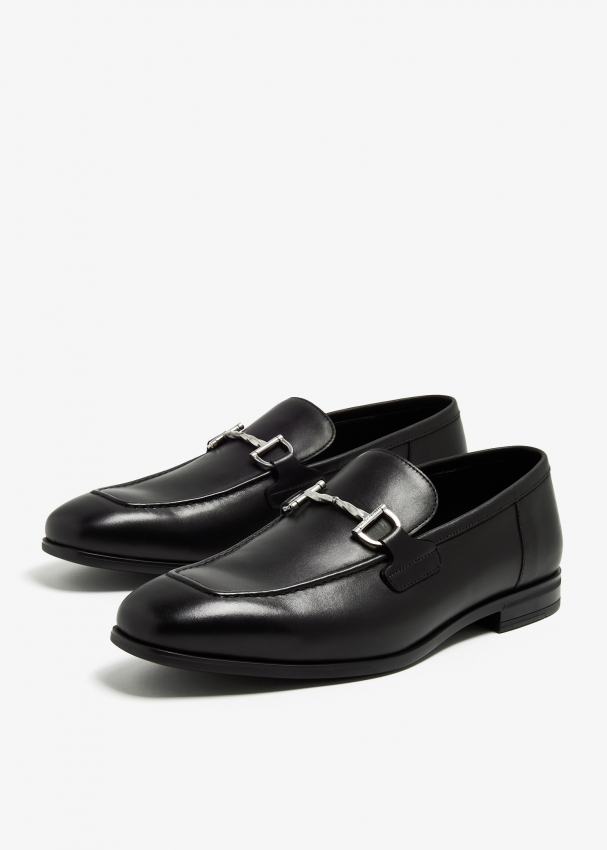 Stuart Weitzman Simon Twistbit loafers for Men - Black in UAE | Level Shoes